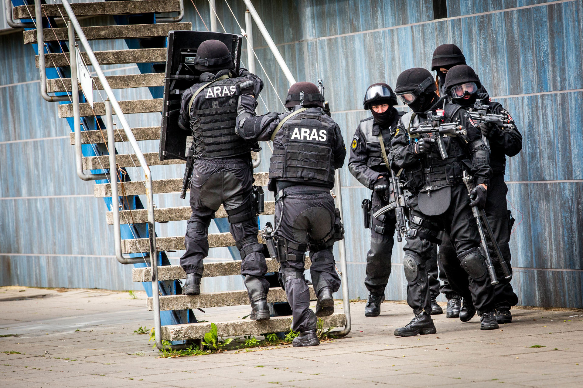 Paslapčių gaubiamas „Aras“: kaip tampama šio padalinio pareigūnu ...