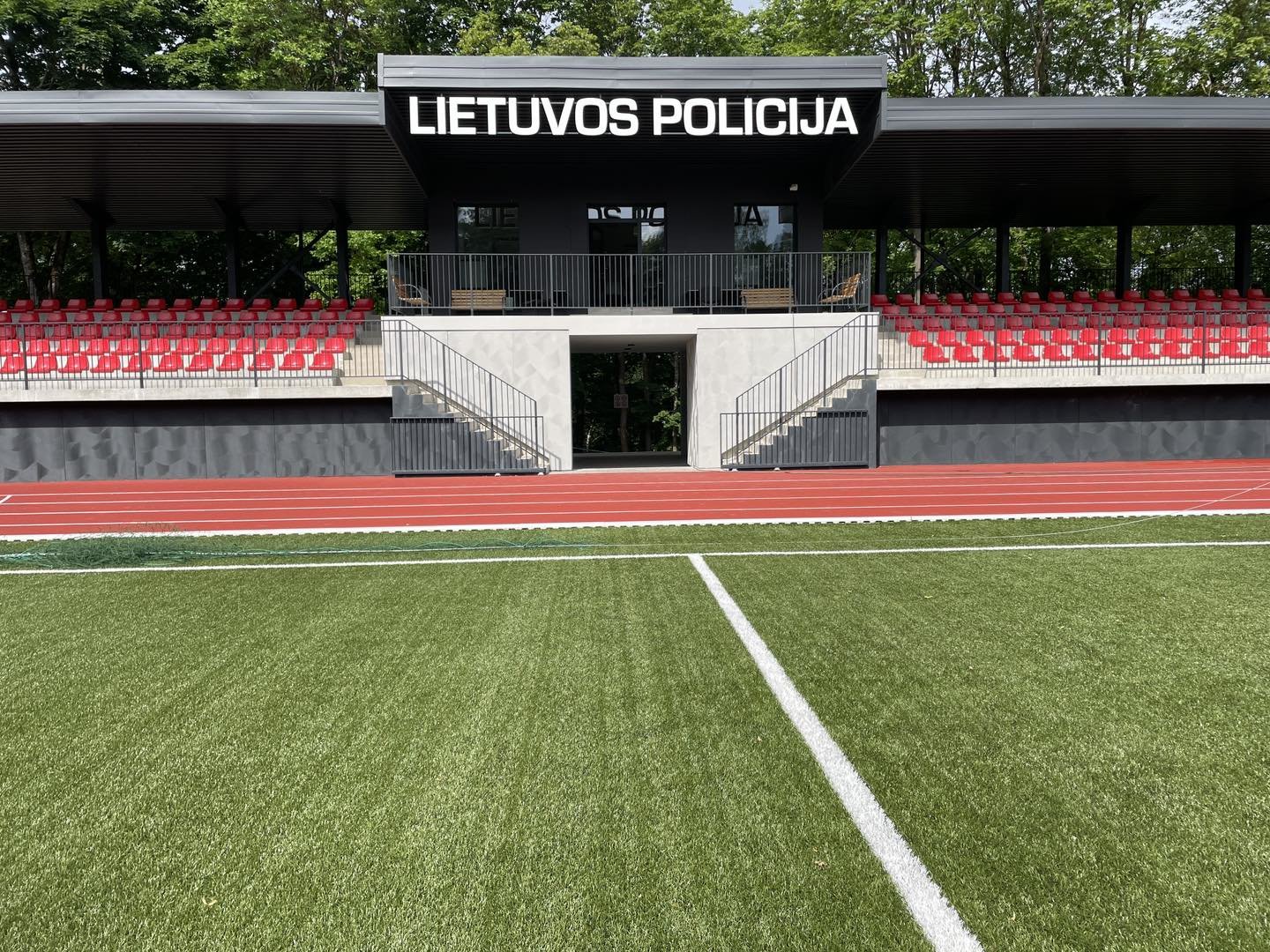 Vilniuje oficialiai atidaromas naujas stadionas | Sportas | 15min.lt