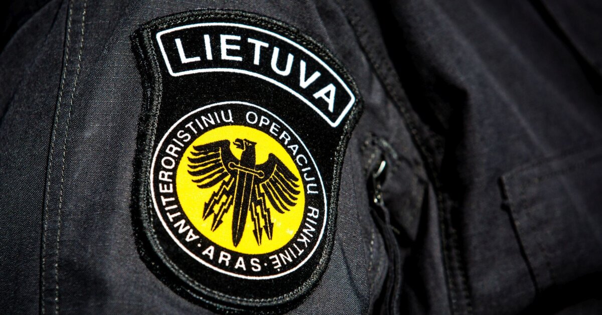 Policijos šventėje Kaune – „Aro“ pasirodymas su sraigtasparniu | 15min.lt