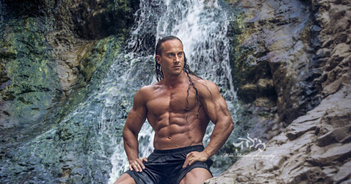 Andrius Pauliukevičius per naujos knygos viršelio fotosesiją Izraelyje ...